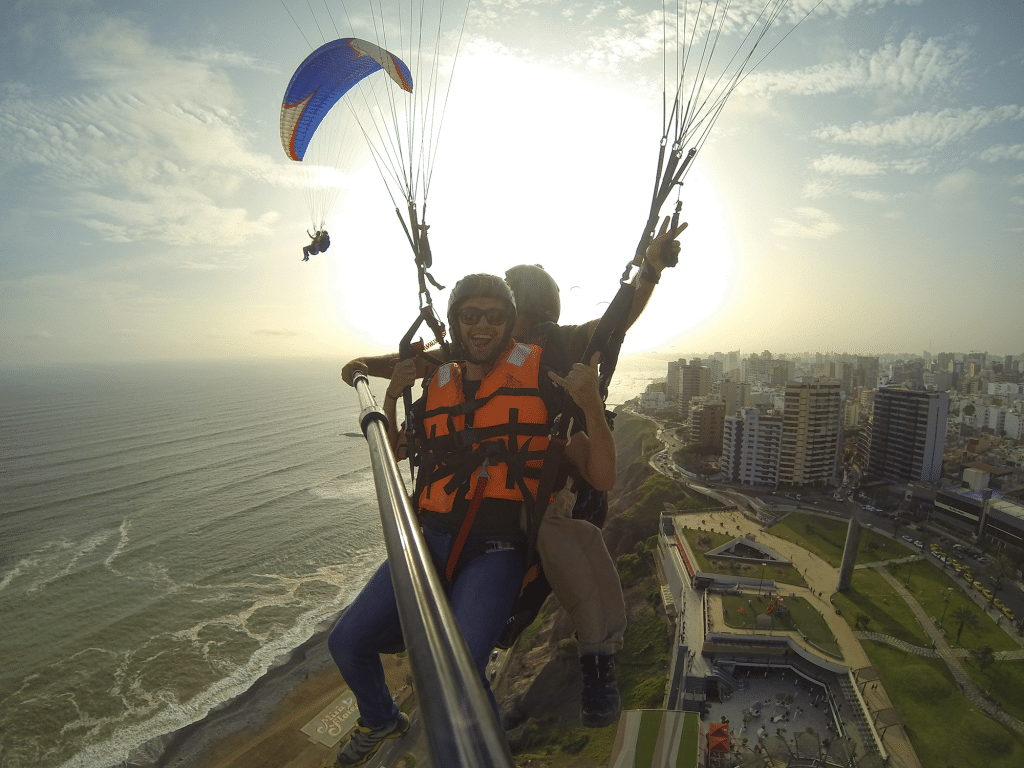 Faire du parapente à Lima, c'est possible